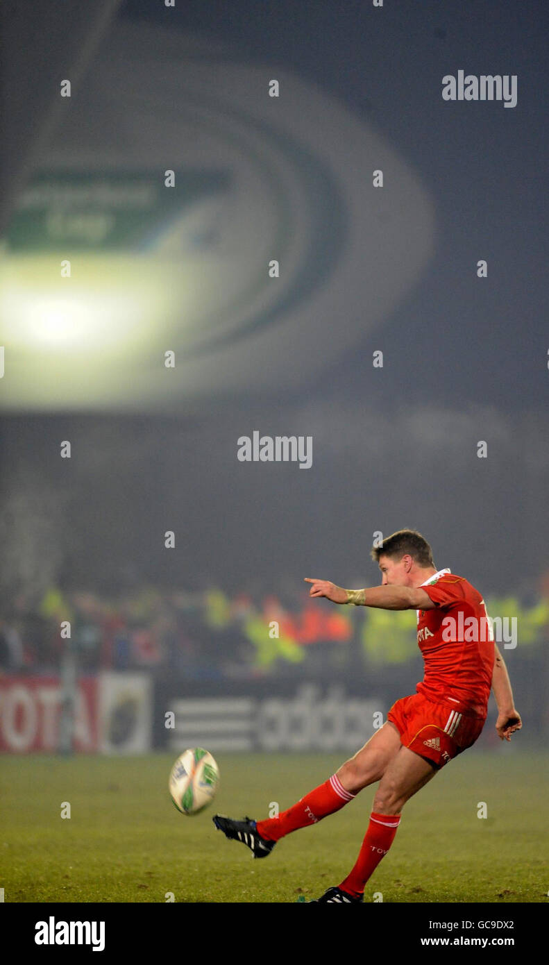 Rugbyu munster full length mangrr hi-res stock photography and images ...