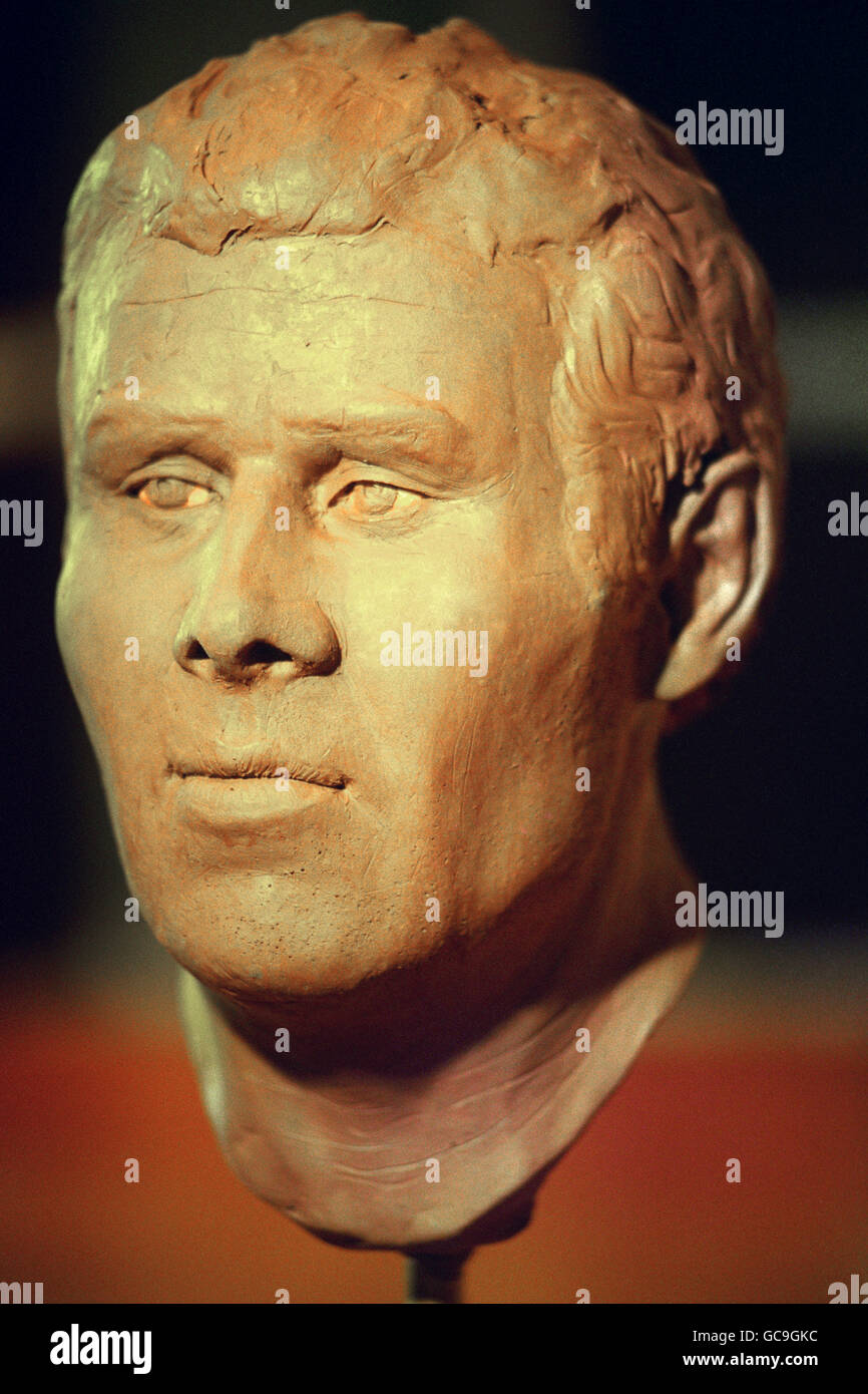 Disembodied head hi-res stock photography and images - Alamy