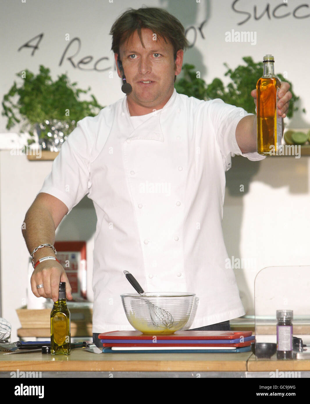 James Martin Cooking High Resolution Stock Photography and Images - Alamy