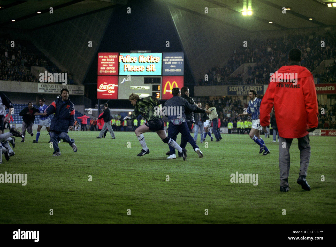 Panic as players race off pitch hi-res stock photography and images - Alamy