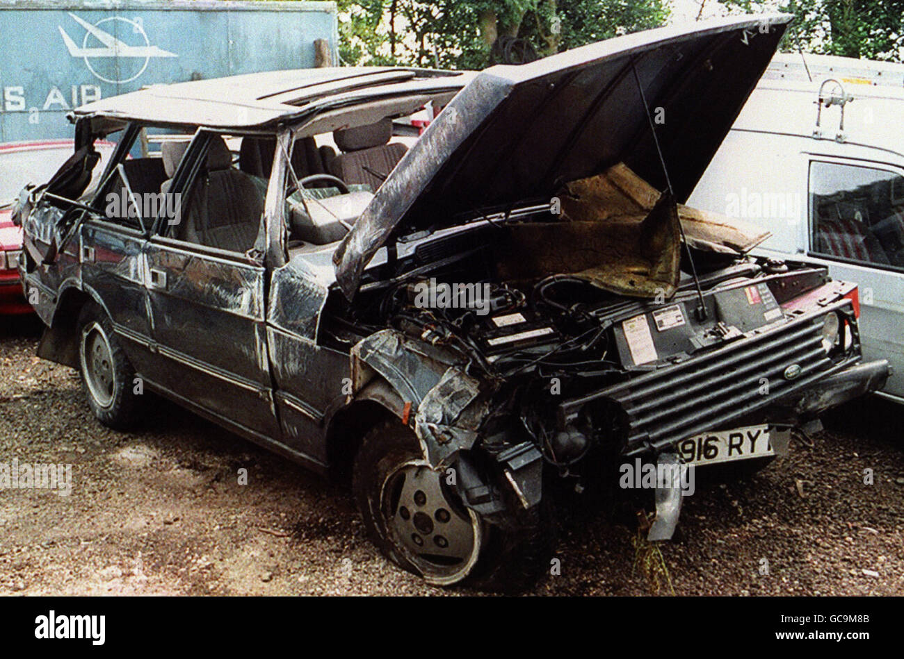 Richard Branson's Wrecked Range Rover - Stokenchurch - 1994 Stock Photo ...