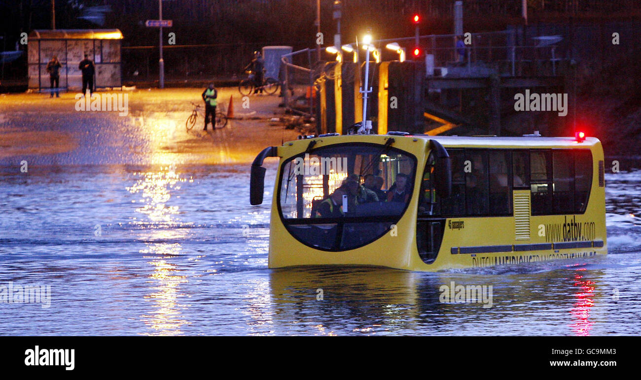 Amfibus hi-res stock photography and images - Alamy
