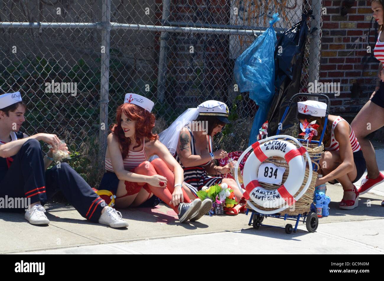 Mermaid parade 2016 coney island hi-res stock photography and images ...