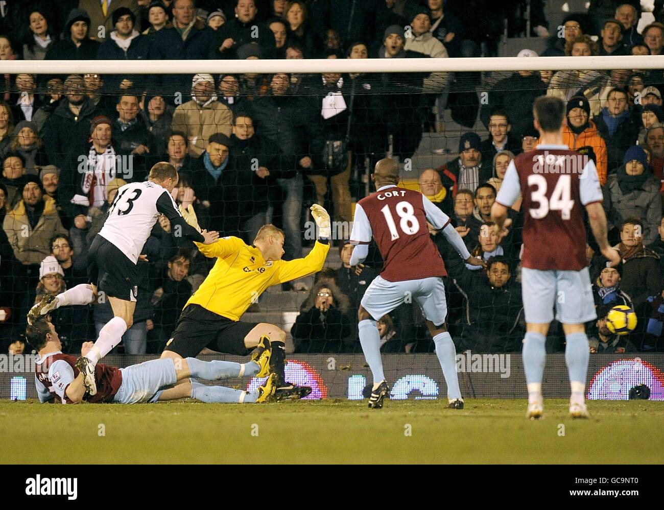 Fulham's Danny Murphy (left) fires in a goal from inside the penalty ...