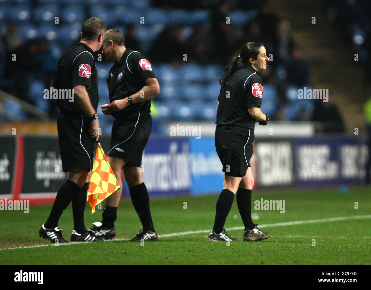 Female referee Amy Fearn comes on to take over from original referee ...