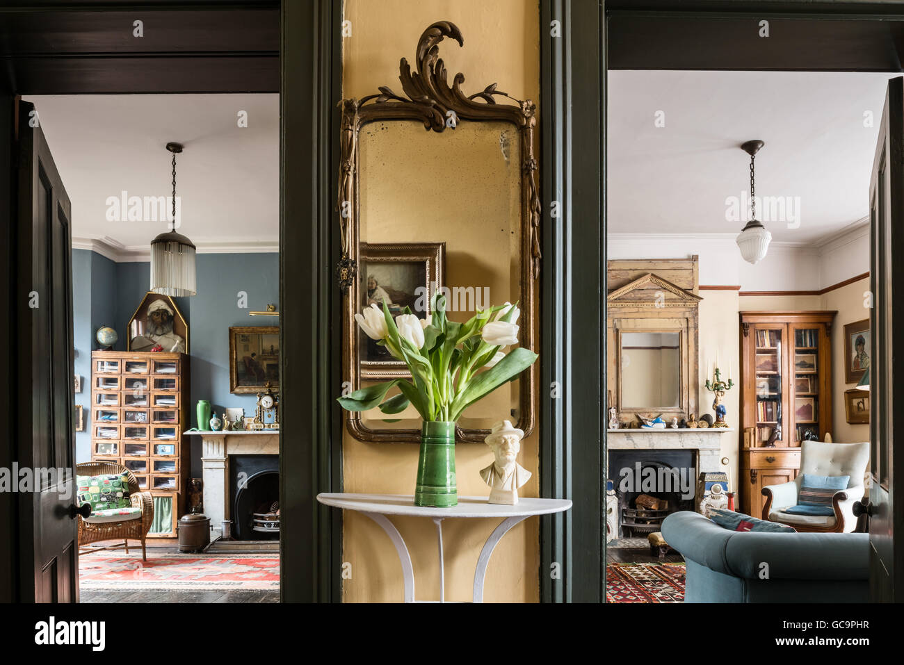 Mirror demi lune hi-res stock photography and images - Alamy