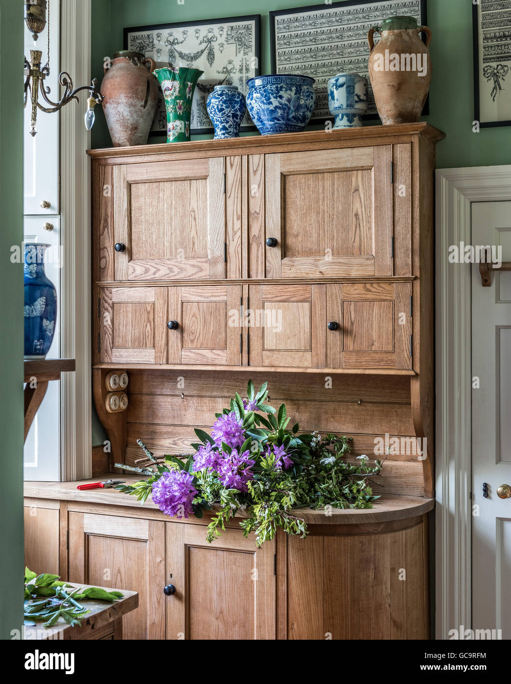 Fitted cupboards hi-res stock photography and images - Alamy
