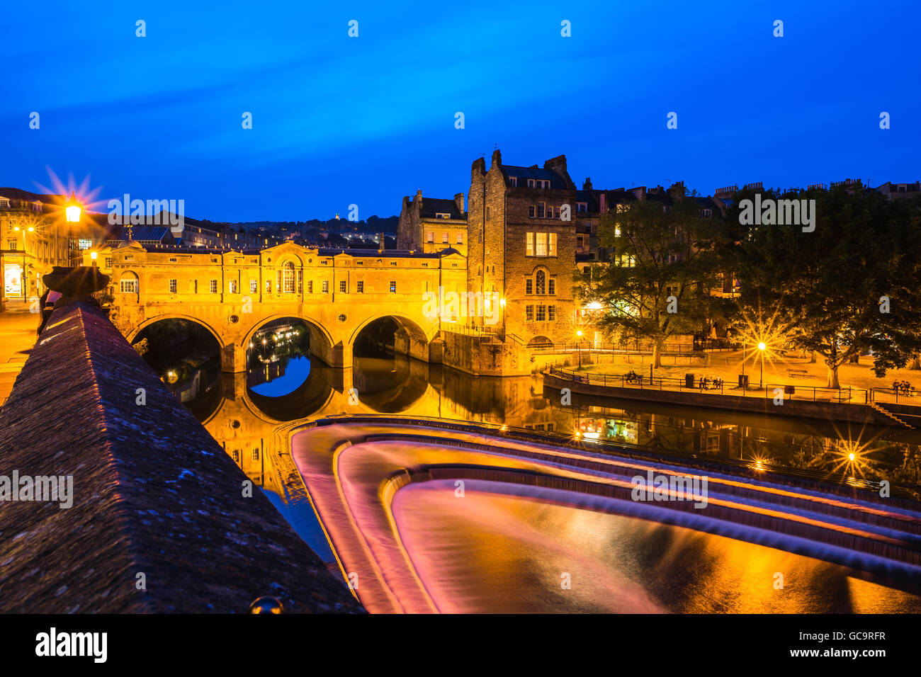 Bath riverside housing hi-res stock photography and images - Alamy