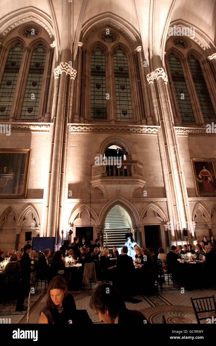 Royal courts of justice interior hi-res stock photography and images ...
