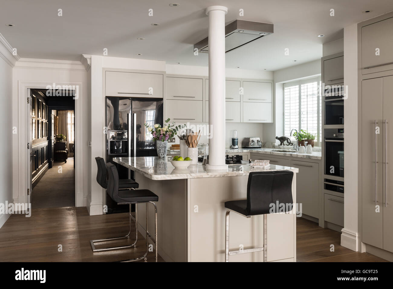 Open plan modern kitchen designed by Stepahnie Dunning Stock Photo - Alamy