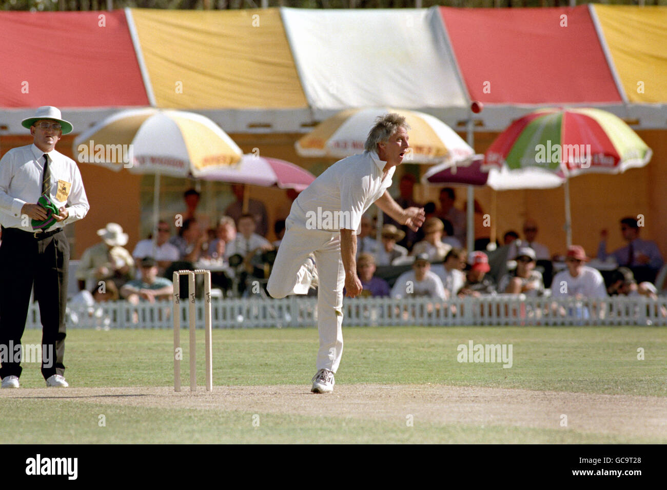 JEFF THOMSON BOWLS Stock Photo - Alamy