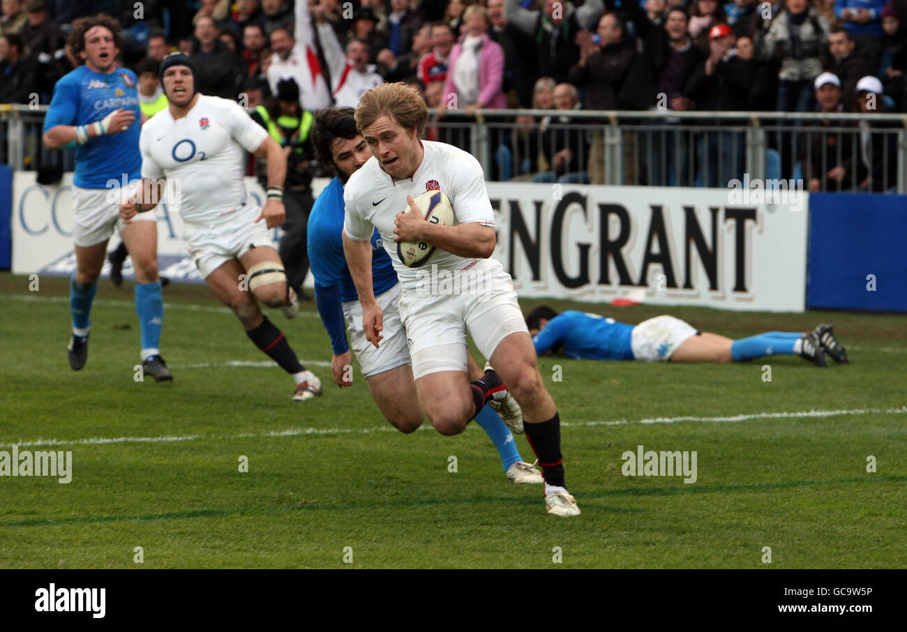 England's Matthew Tait runs in to score the opening try during the RBS ...