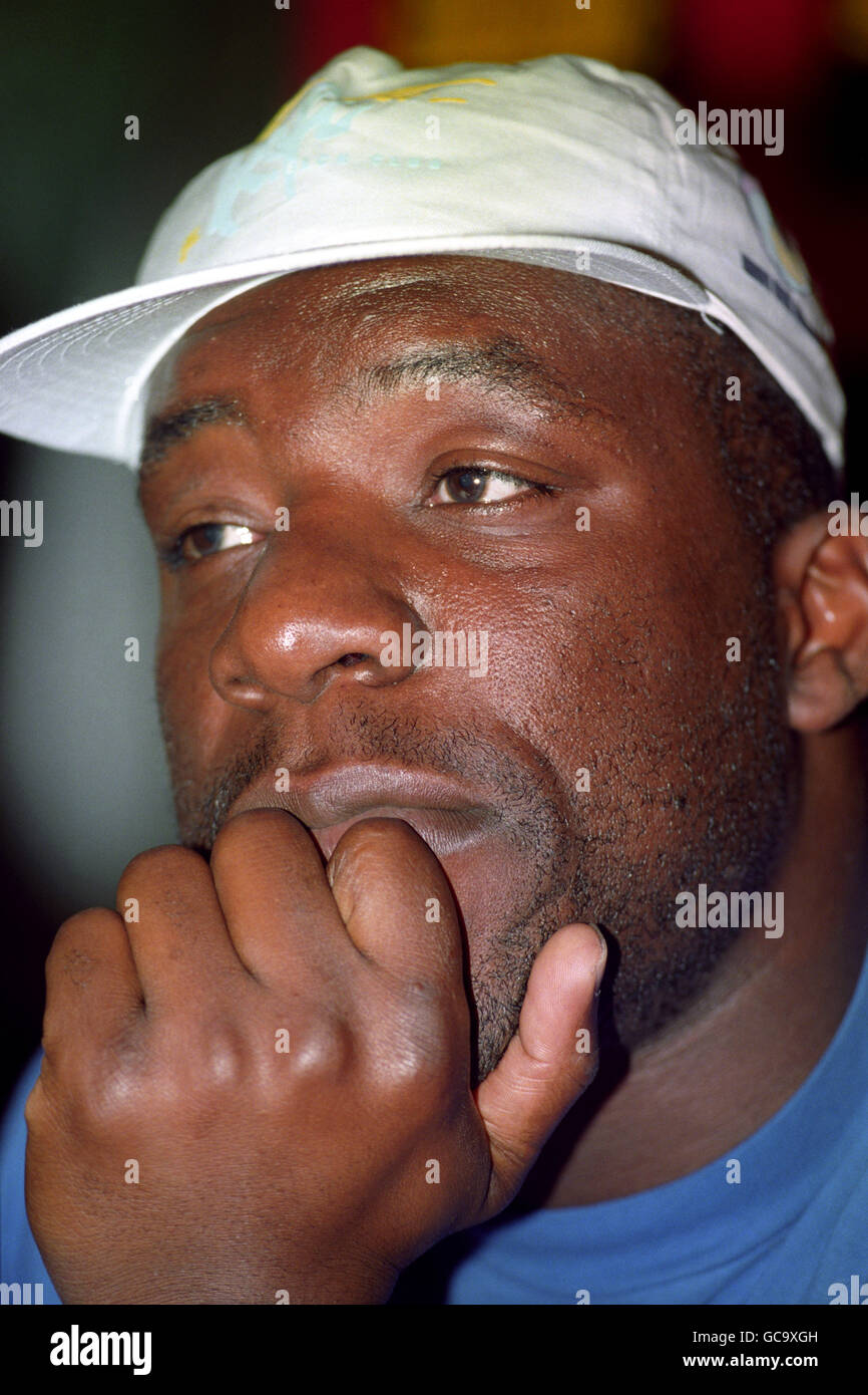 Gary mason announces comeback hi-res stock photography and images - Alamy