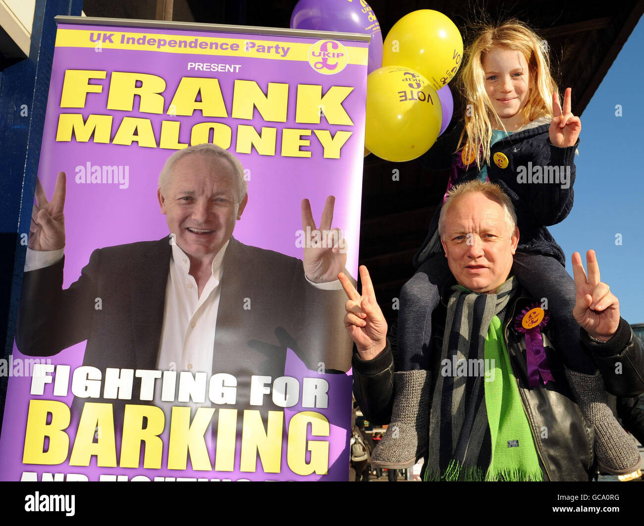 Boxing promoter Frank Maloney, with 8-year-old daughter Libby, outside ...