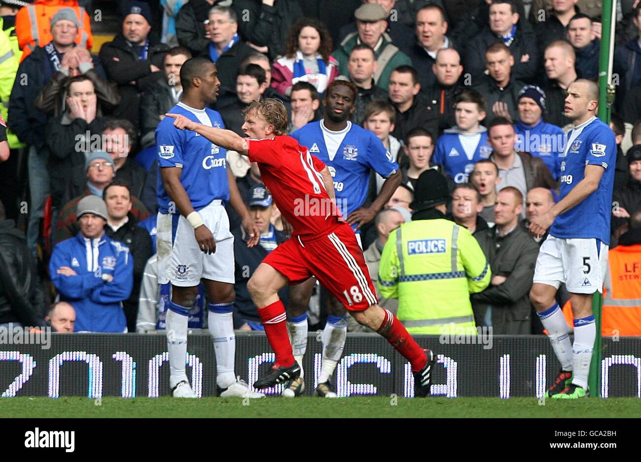 Liverpool's Dirk Kuyt celebrates scoring the winning goal Stock Photo ...