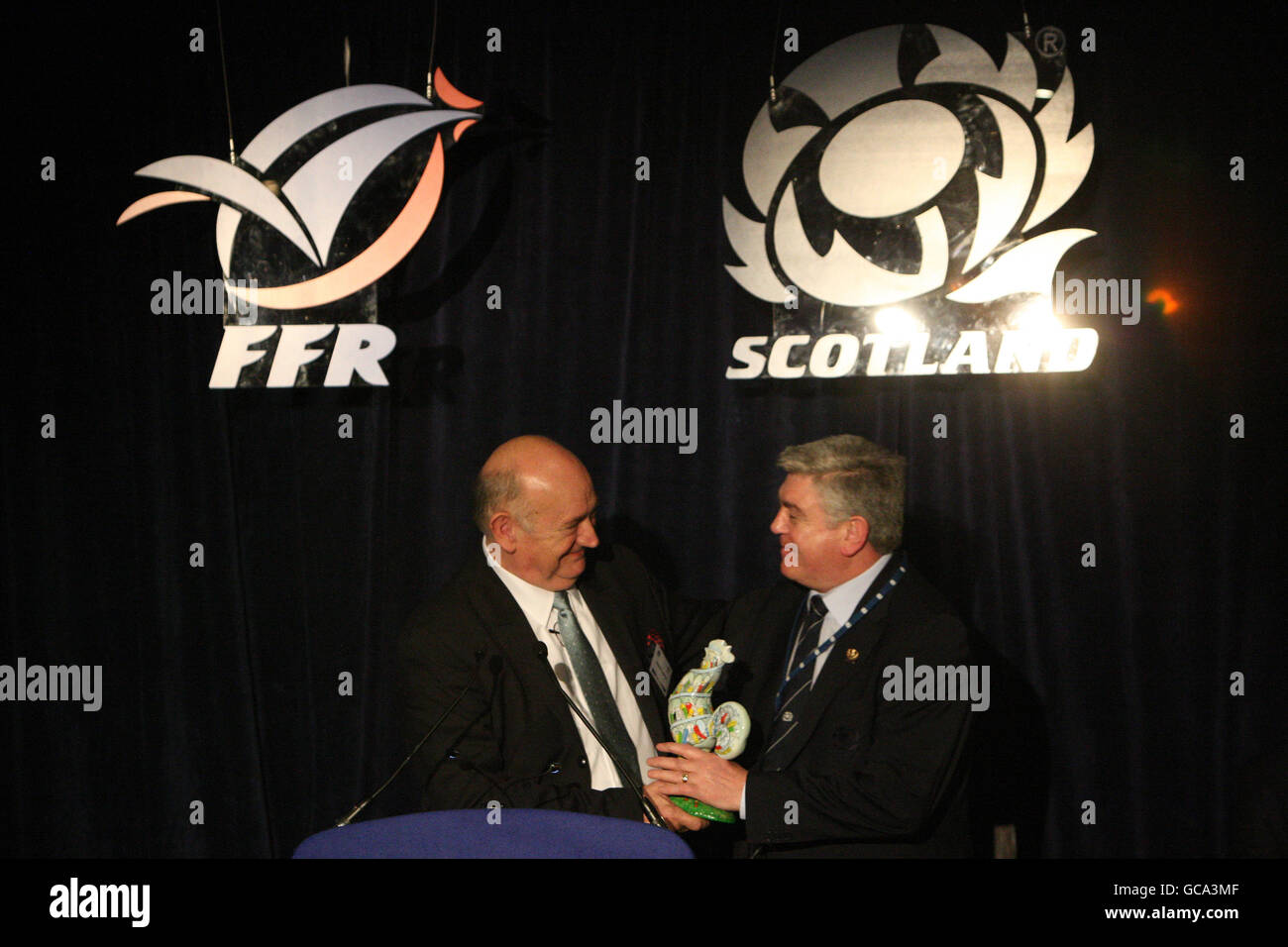 President of the French Rugby Association Pierre Camou (left) with SRU ...
