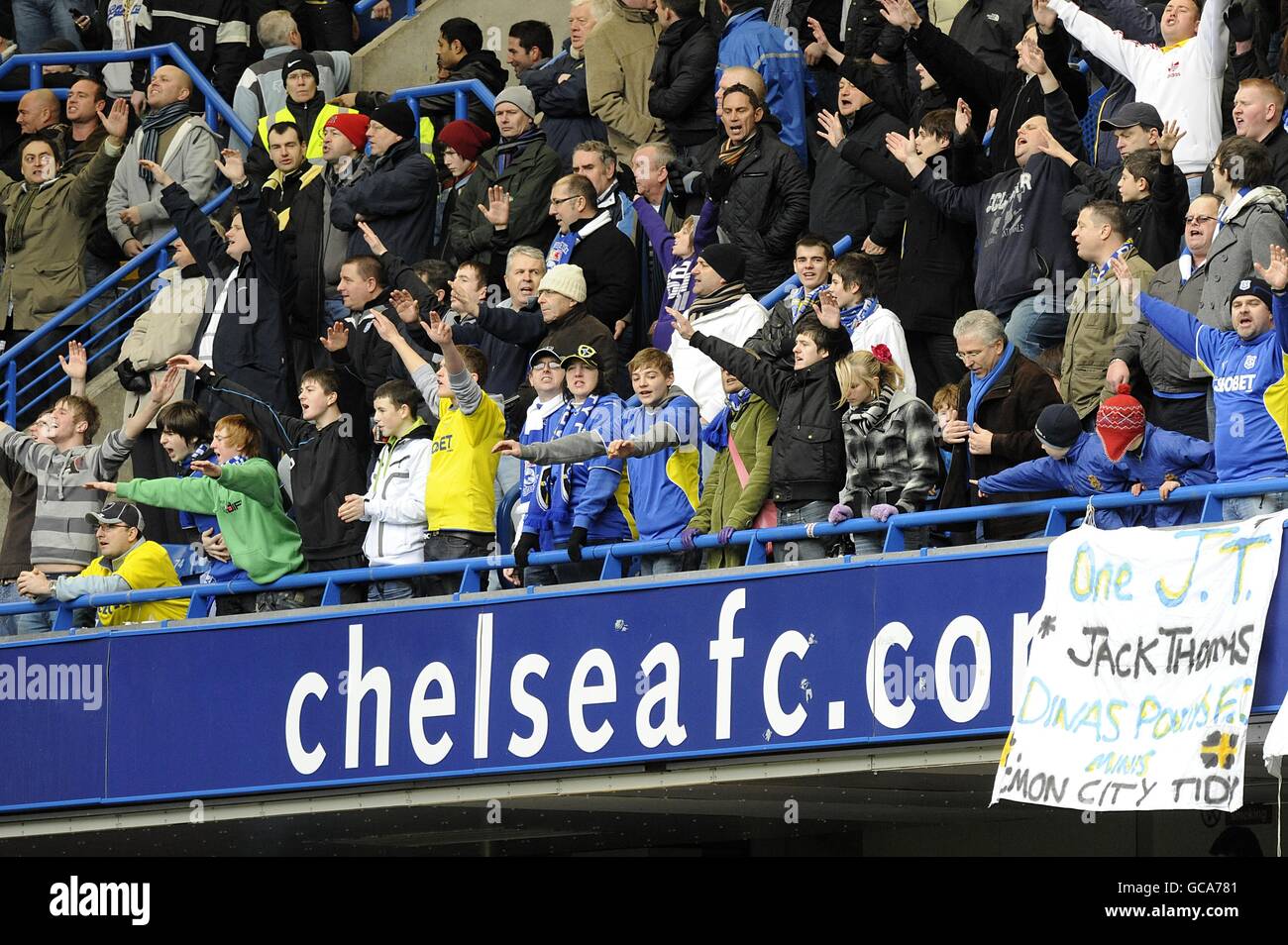 Chelsea fans cheer on their side in the stands hi-res stock photography ...