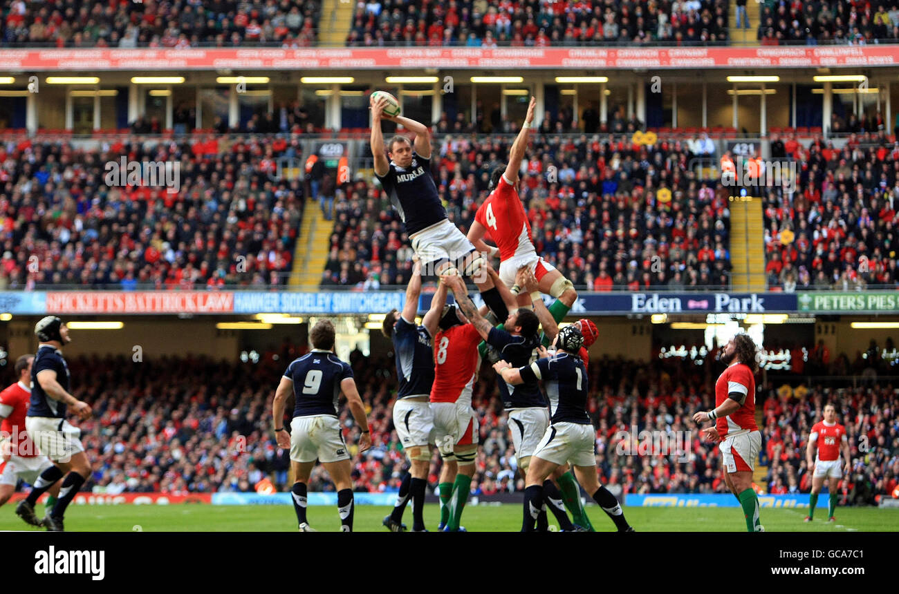 Scotlands alastair kellock secures lineout ball hi-res stock ...