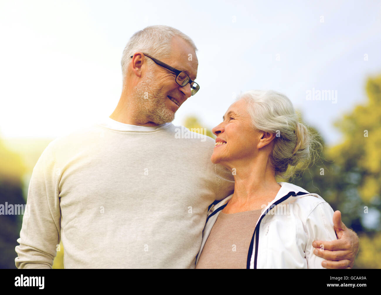 senior couple hugging in city park Stock Photo - Alamy