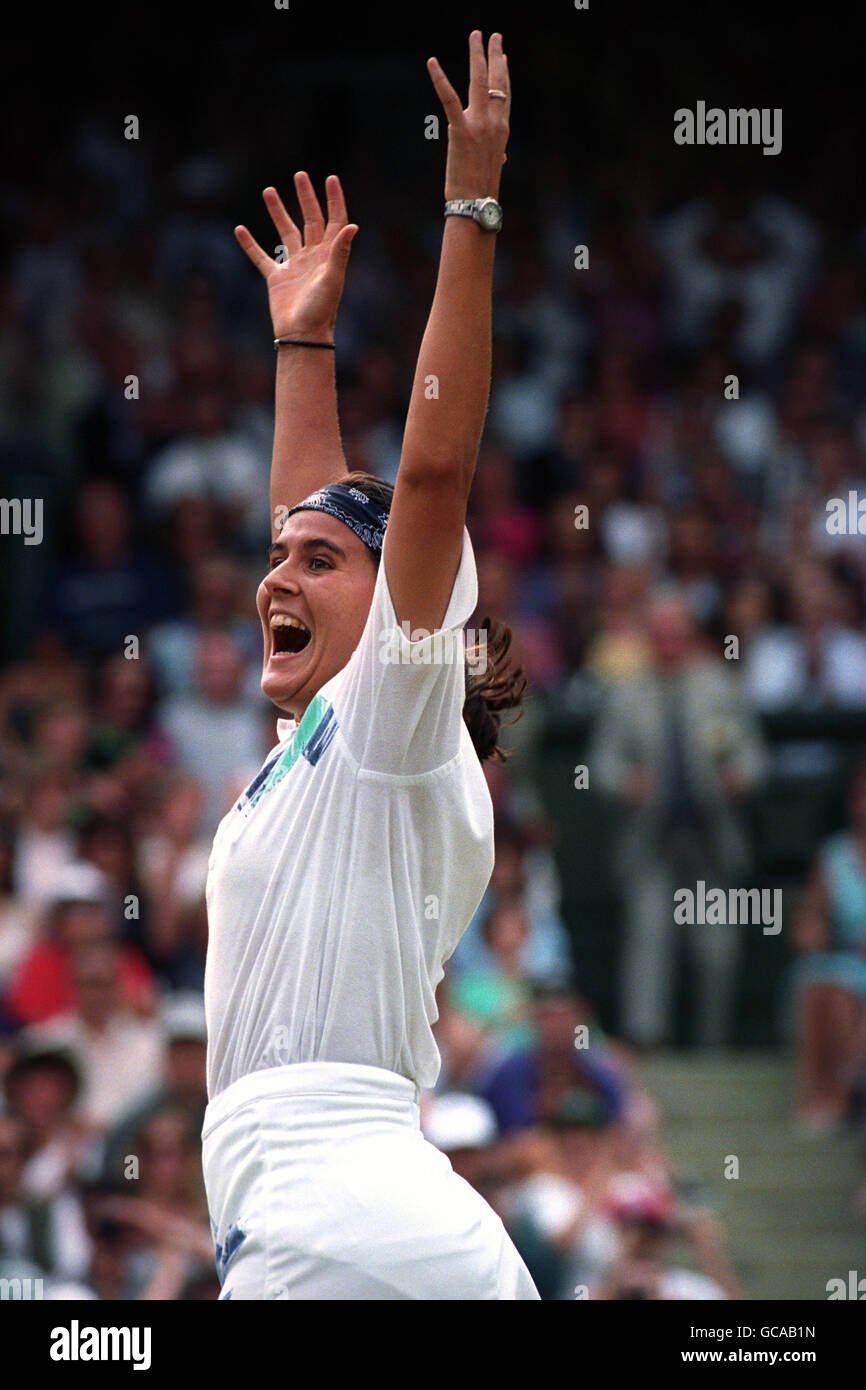 Champion overjoyed hi-res stock photography and images - Alamy