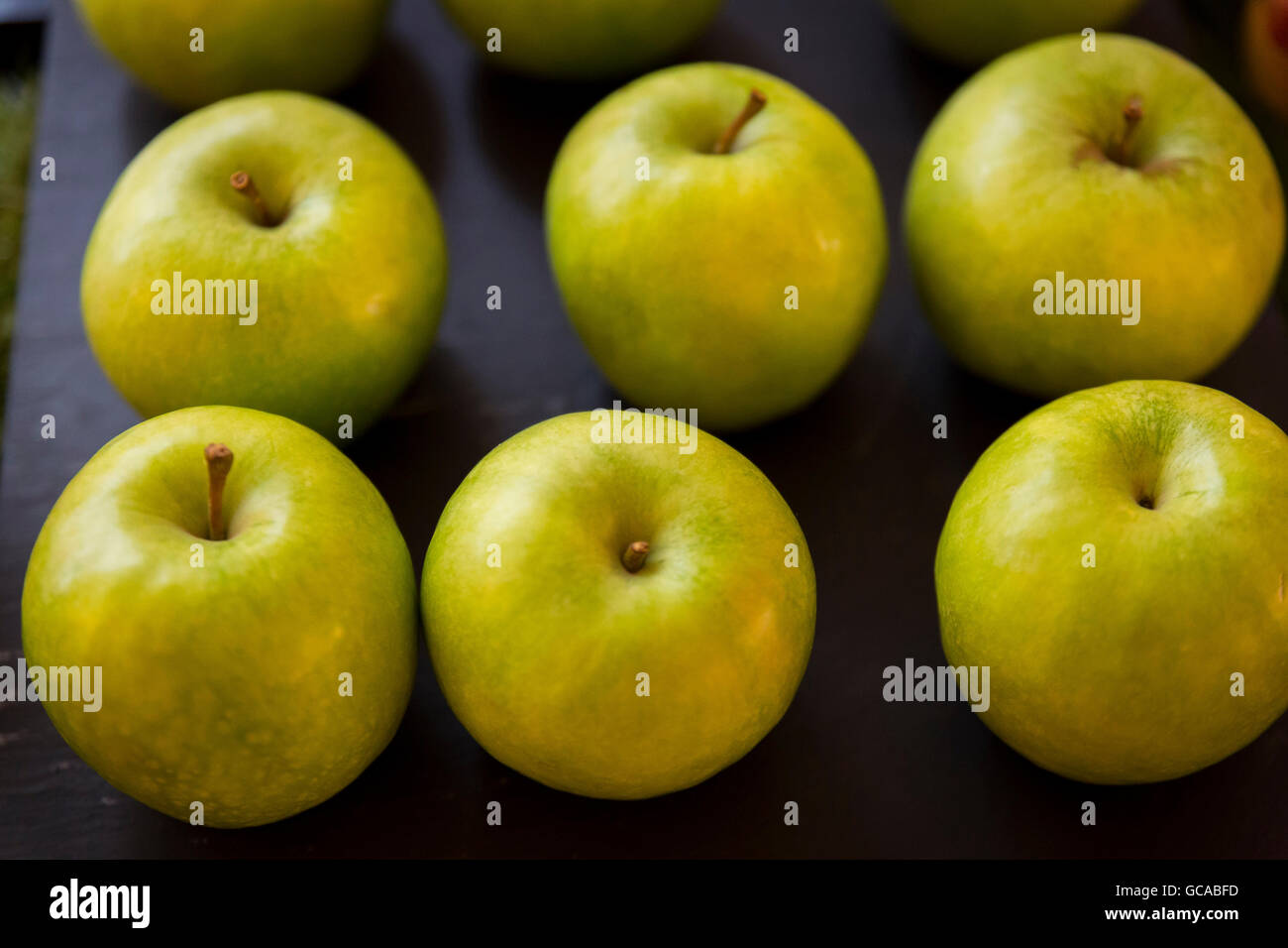 Green apples display Stock Photo - Alamy
