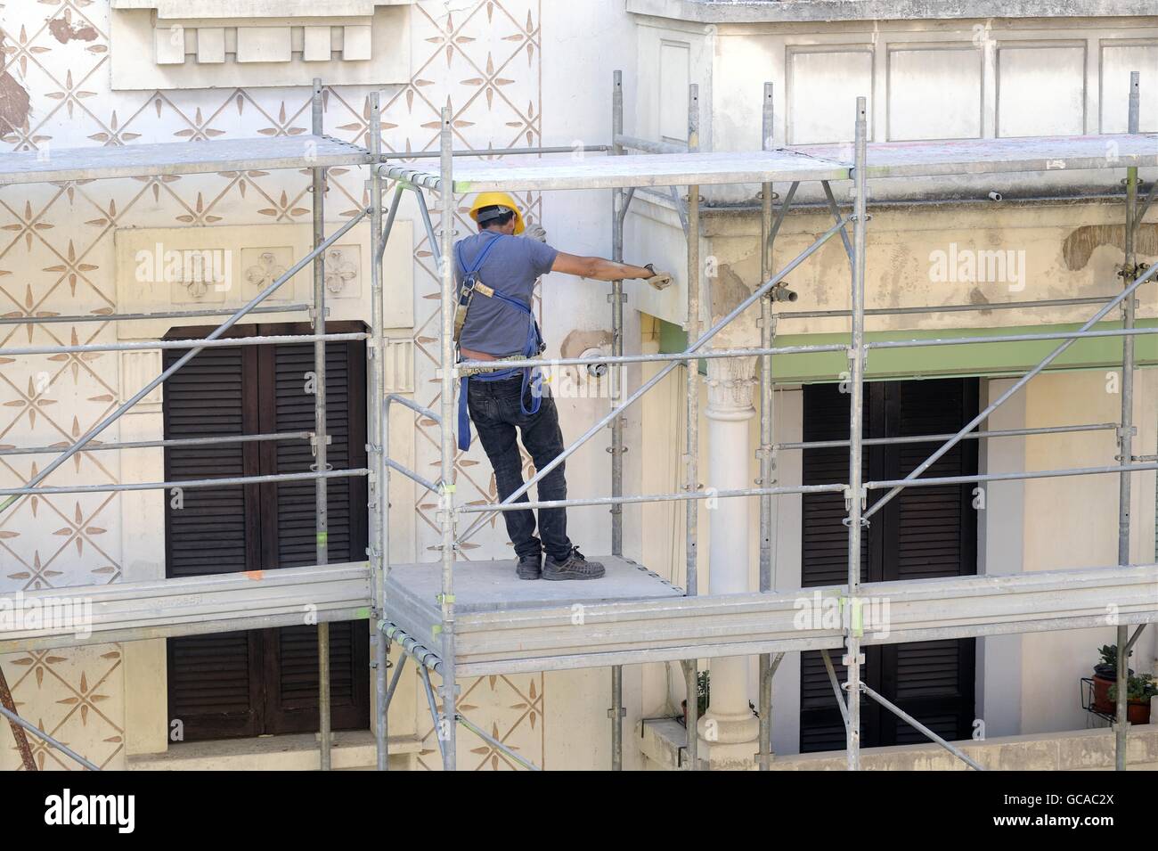 construction workers on a scaffold Stock Photo - Alamy