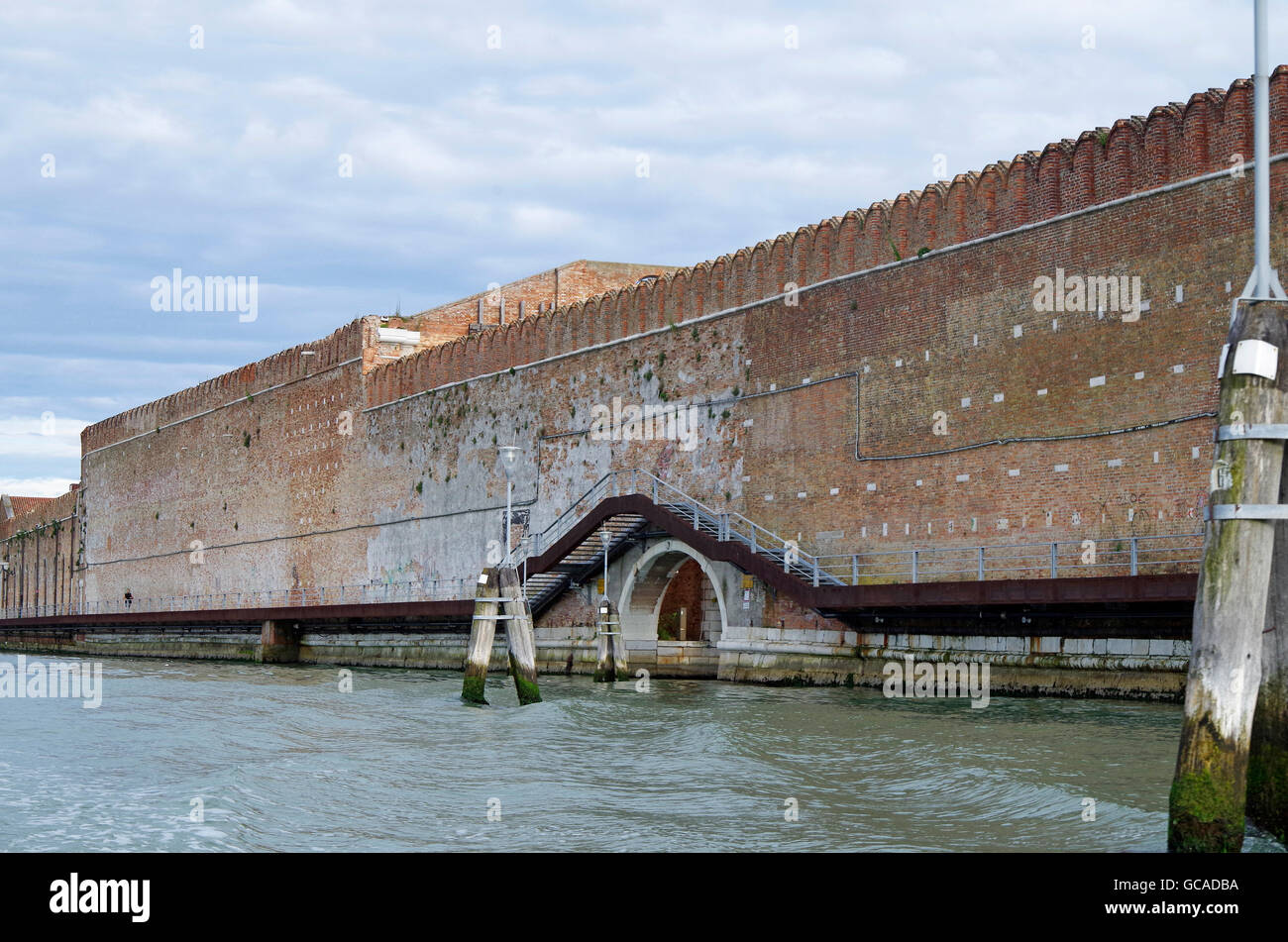 Perimeter walkway hi-res stock photography and images - Alamy