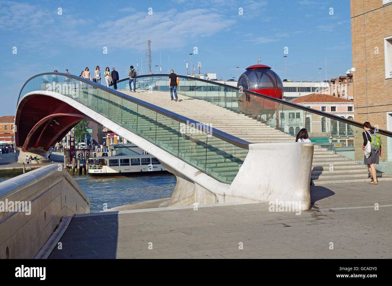 Venice, Calatrava bridge, Ponte de Constituzioni Stock Photo - Alamy
