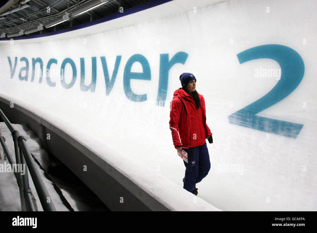 Great Britain's Shelley Rudman walks down the skeleton track at the ...