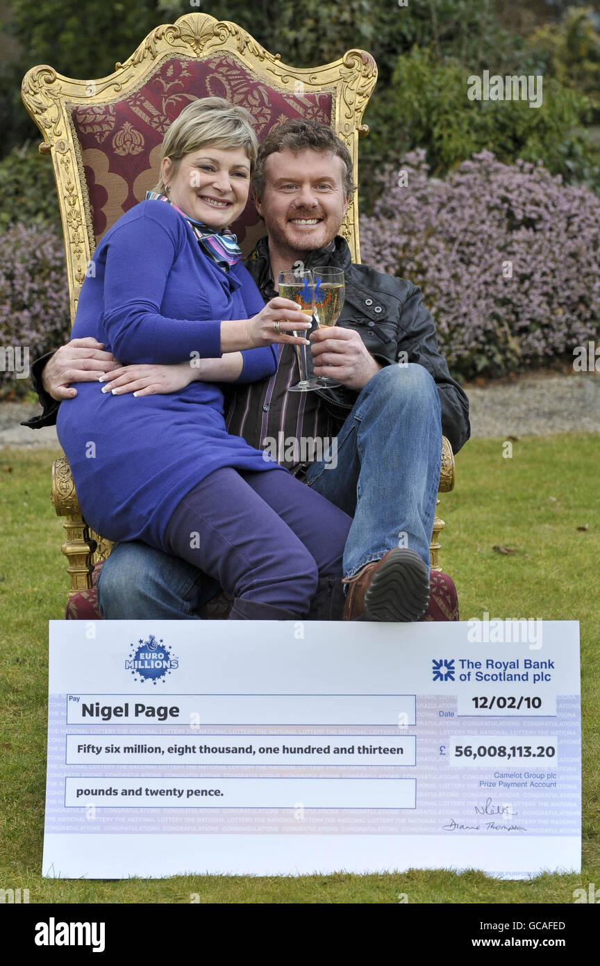Large cheque and winner hi-res stock photography and images - Alamy