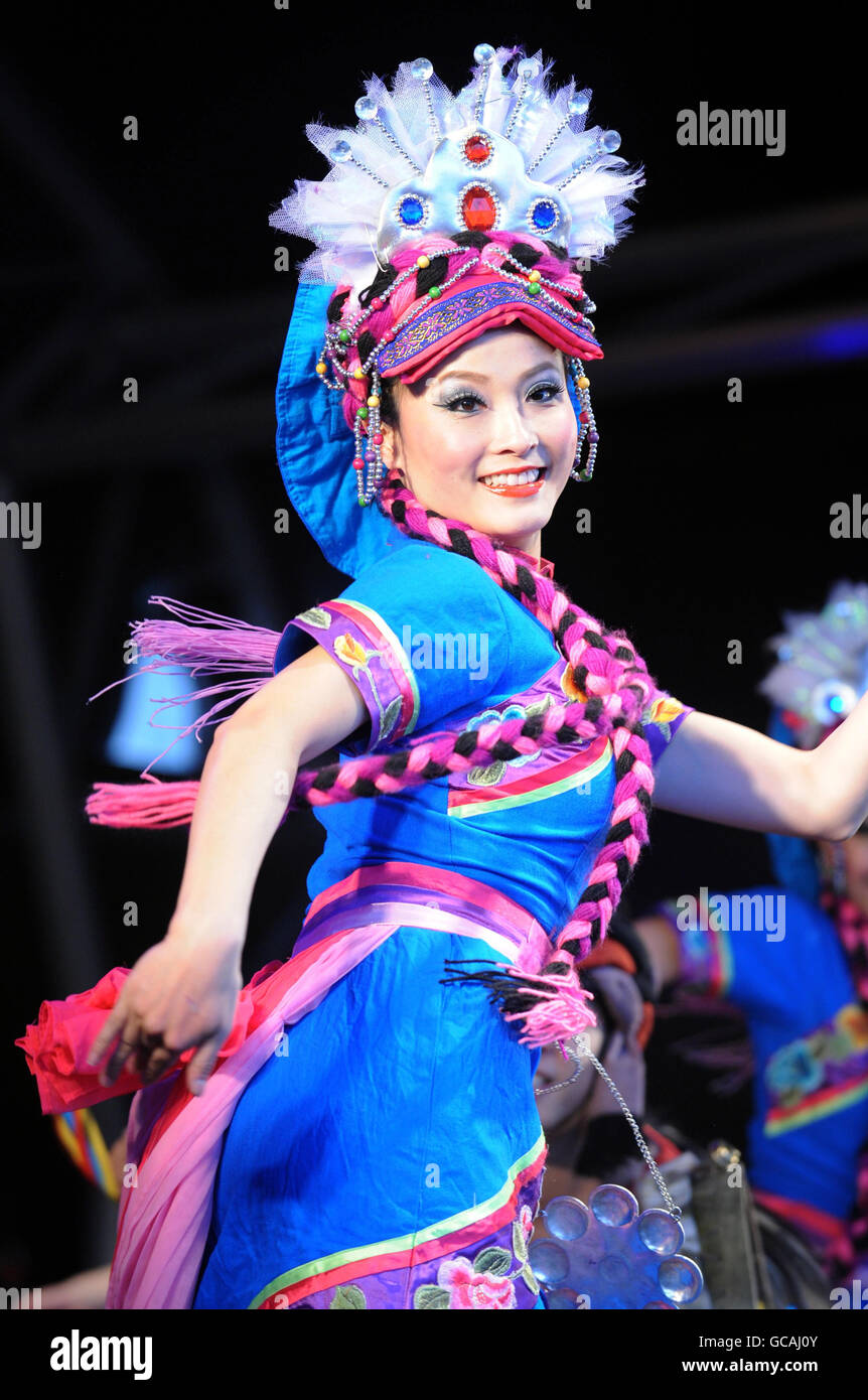 Chinese dancers in traditional costume perform in trafalgar square hi ...