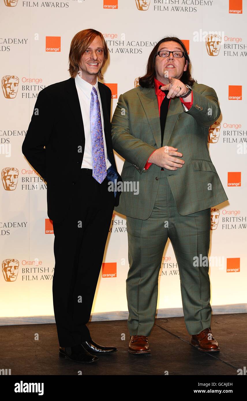 Mackenzie crook full length hi-res stock photography and images - Alamy