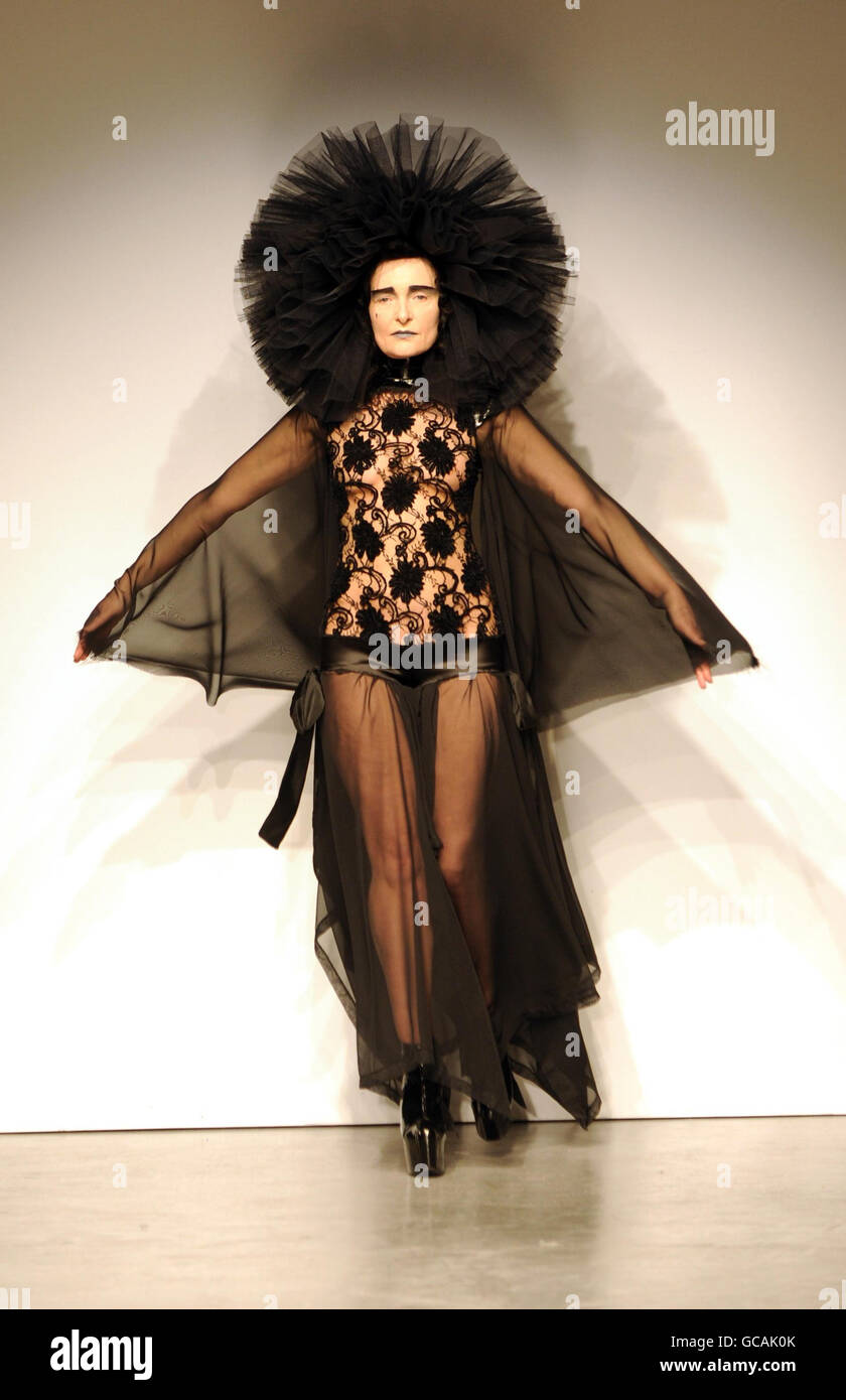 Pam Hogg Catwalk London Fashion Week Stock Photo Alamy