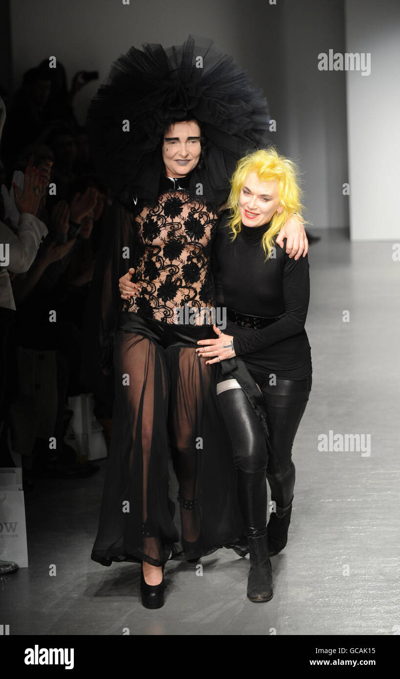 Pam Hogg Catwalk London Fashion Week Stock Photo Alamy