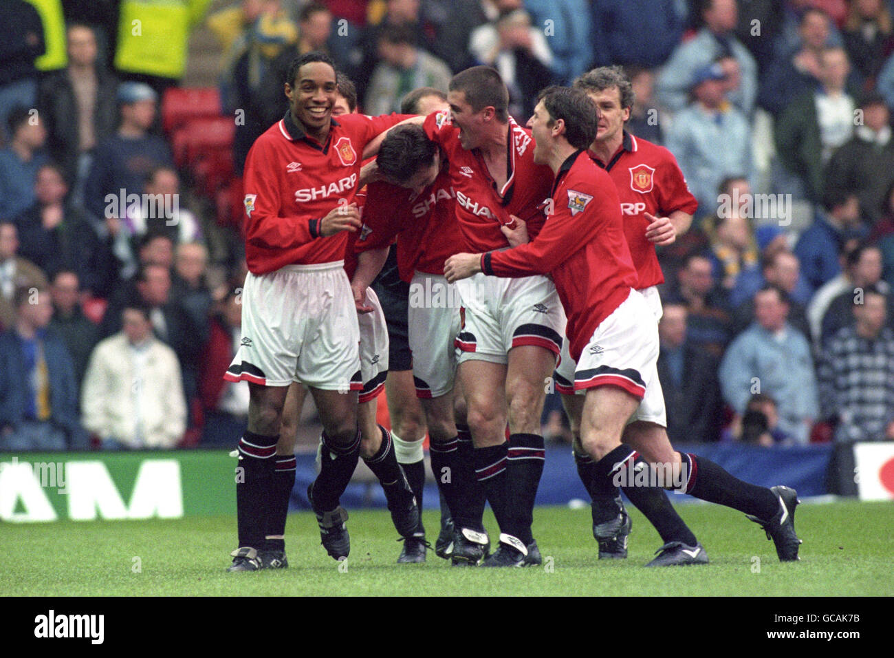 Roy keane holds his neck hi-res stock photography and images - Alamy