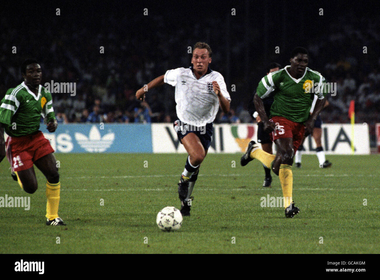 England's David Platt gets away from Cameroon's Emmanuel Maboang (l ...