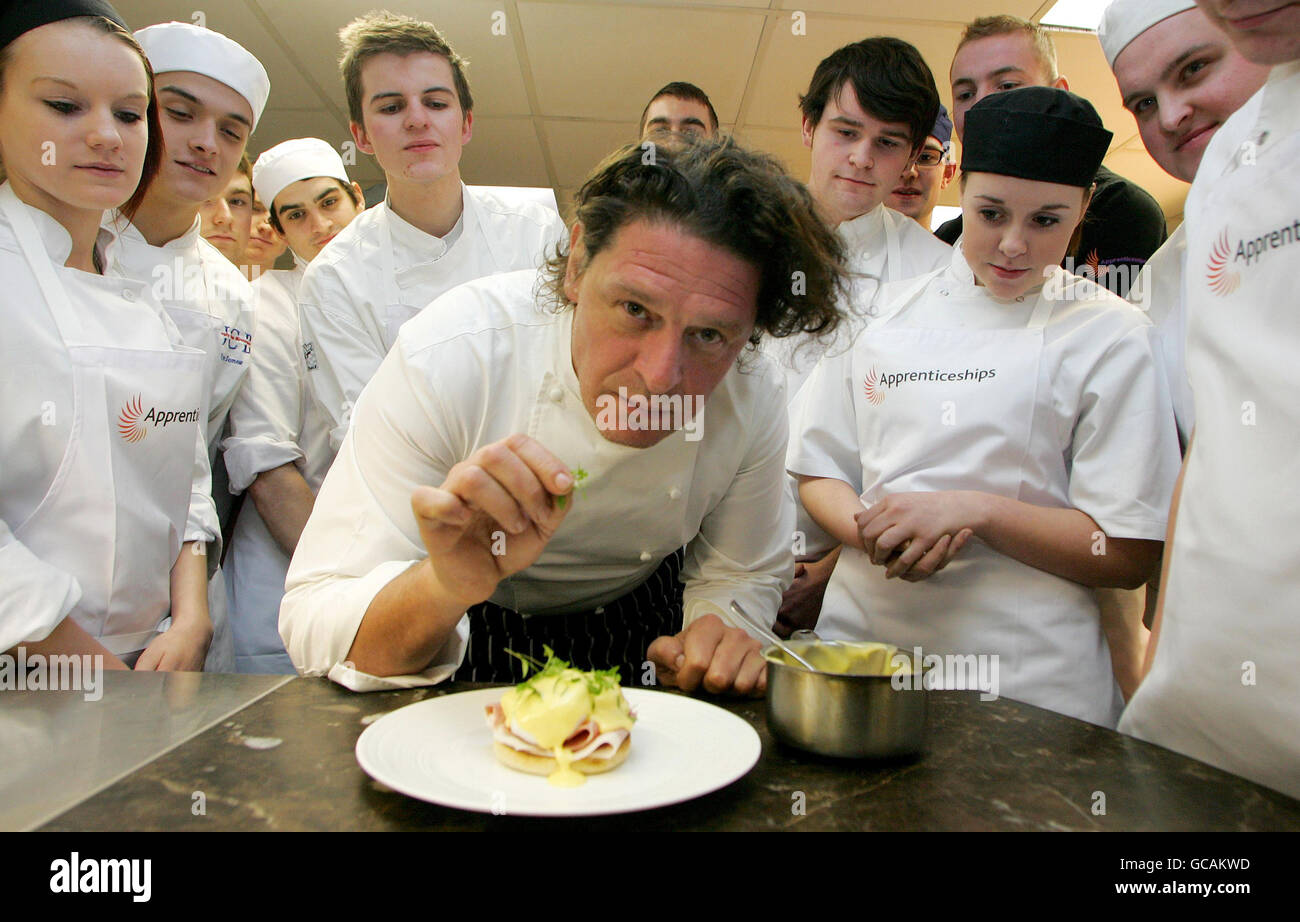 Catering apprentices across england hi-res stock photography and images ...