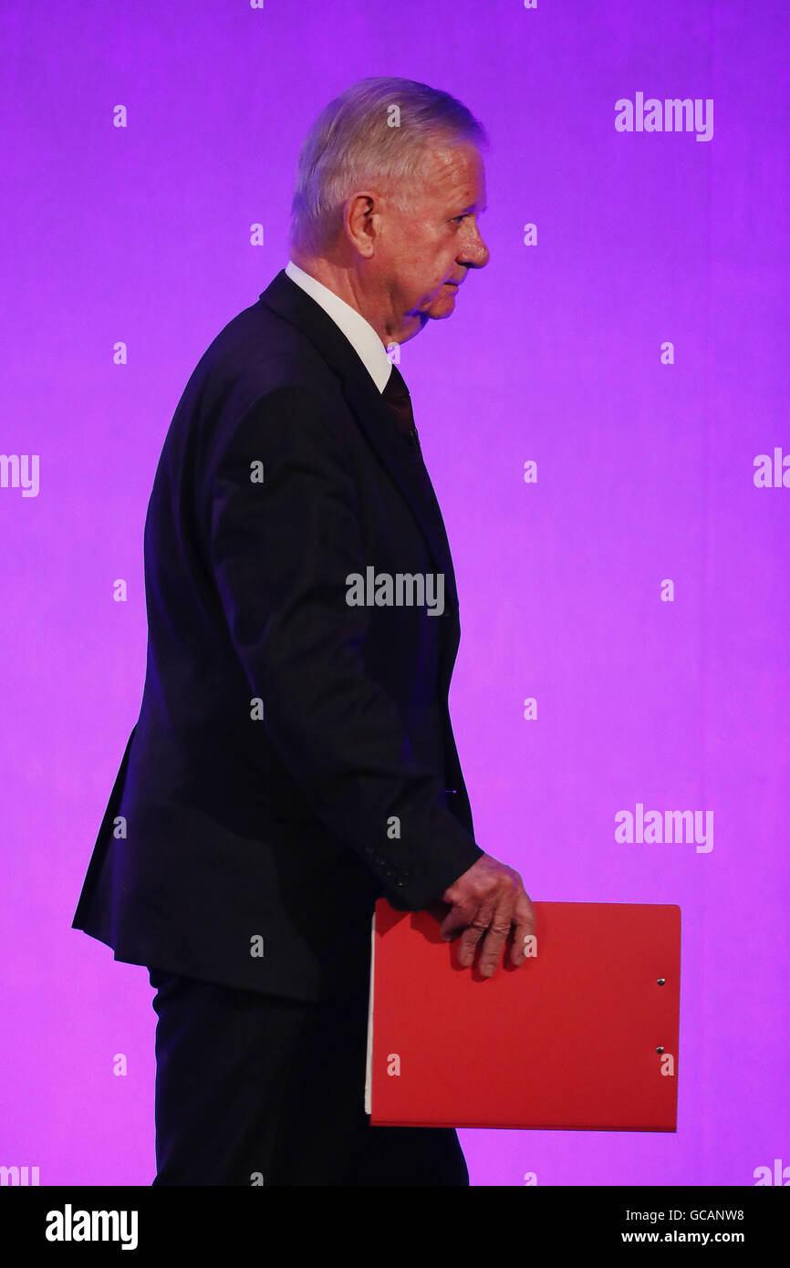 Sir John Chilcot leaves the stage after presenting The Iraq Inquiry ...