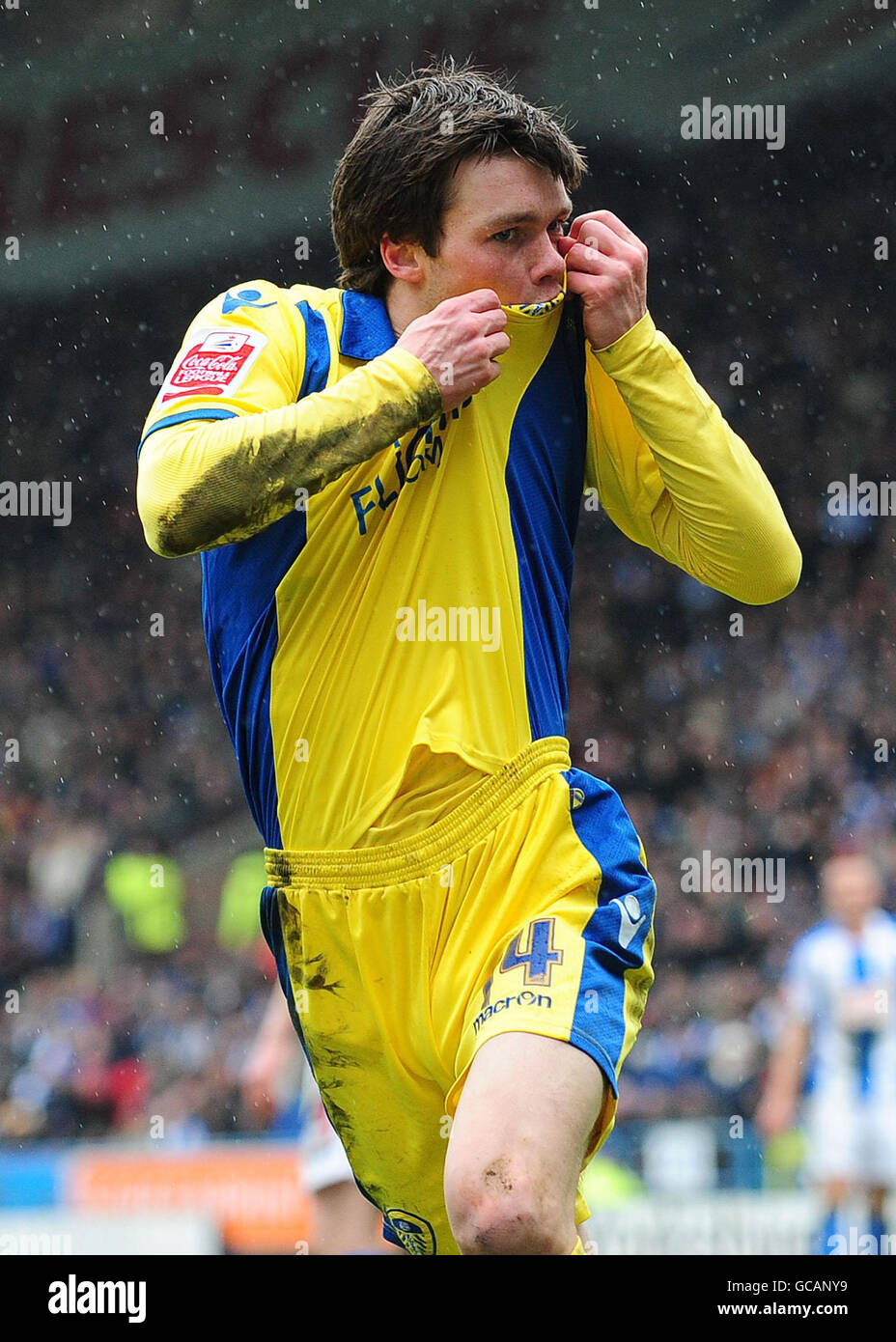 Leeds United's Jonathan Howson celebrates scoring the equalising goal ...