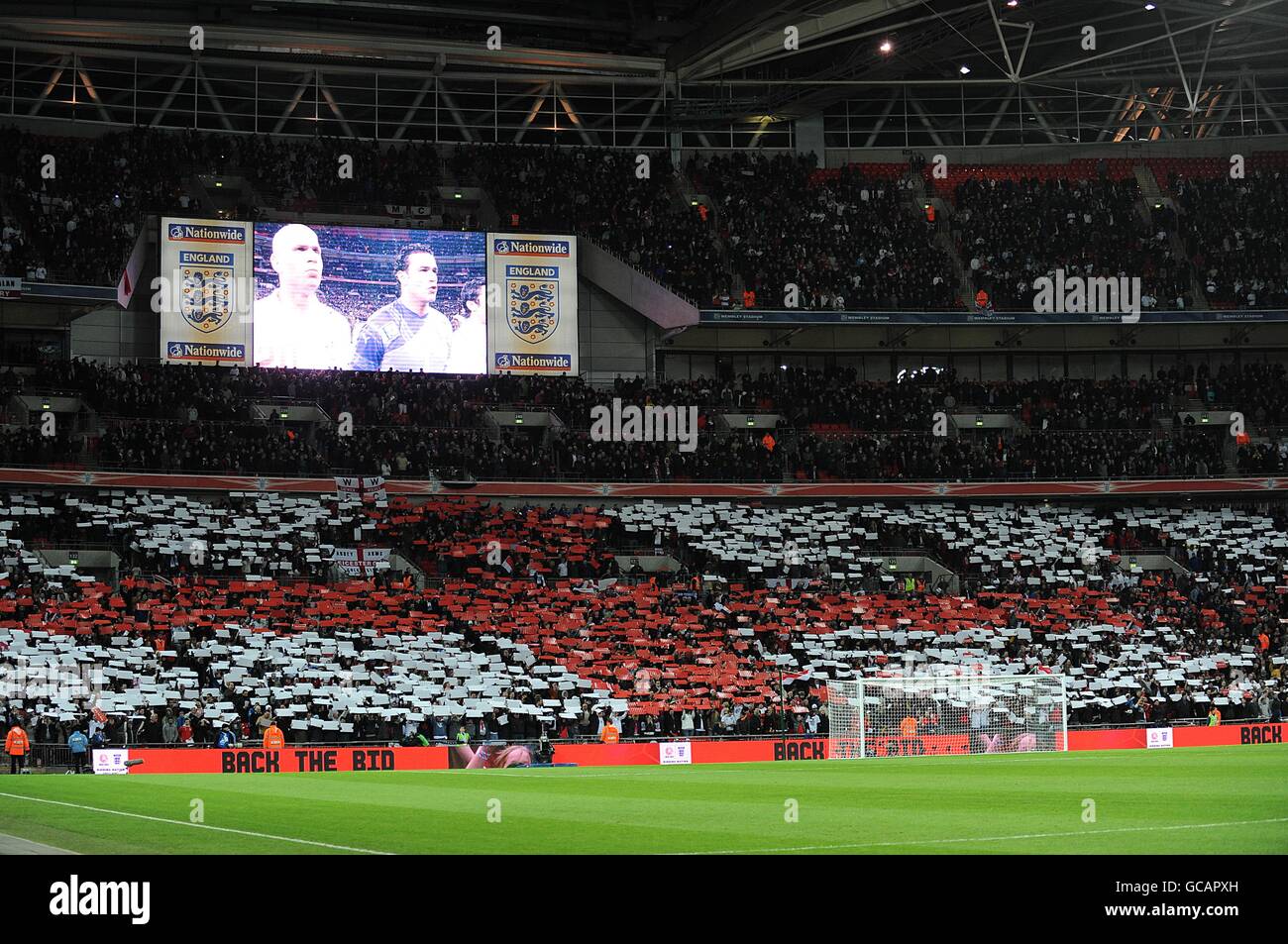 Stadium crowd cards hi-res stock photography and images - Alamy