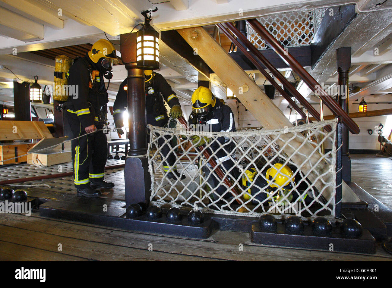 Hms victory in the citys historic dockyard hi-res stock photography and ...