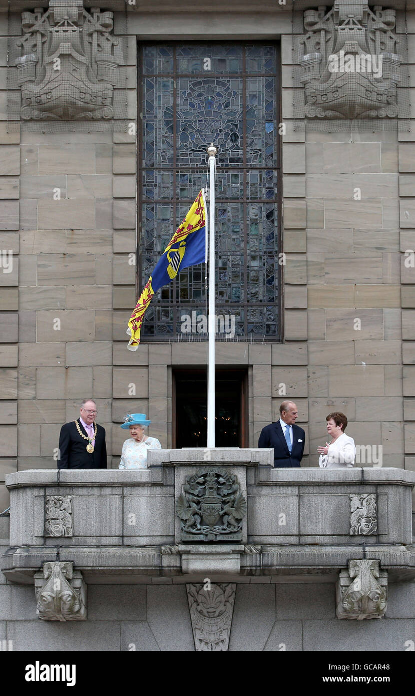Duke edinburgh appear on balcony dundee city chambers hi-res stock ...