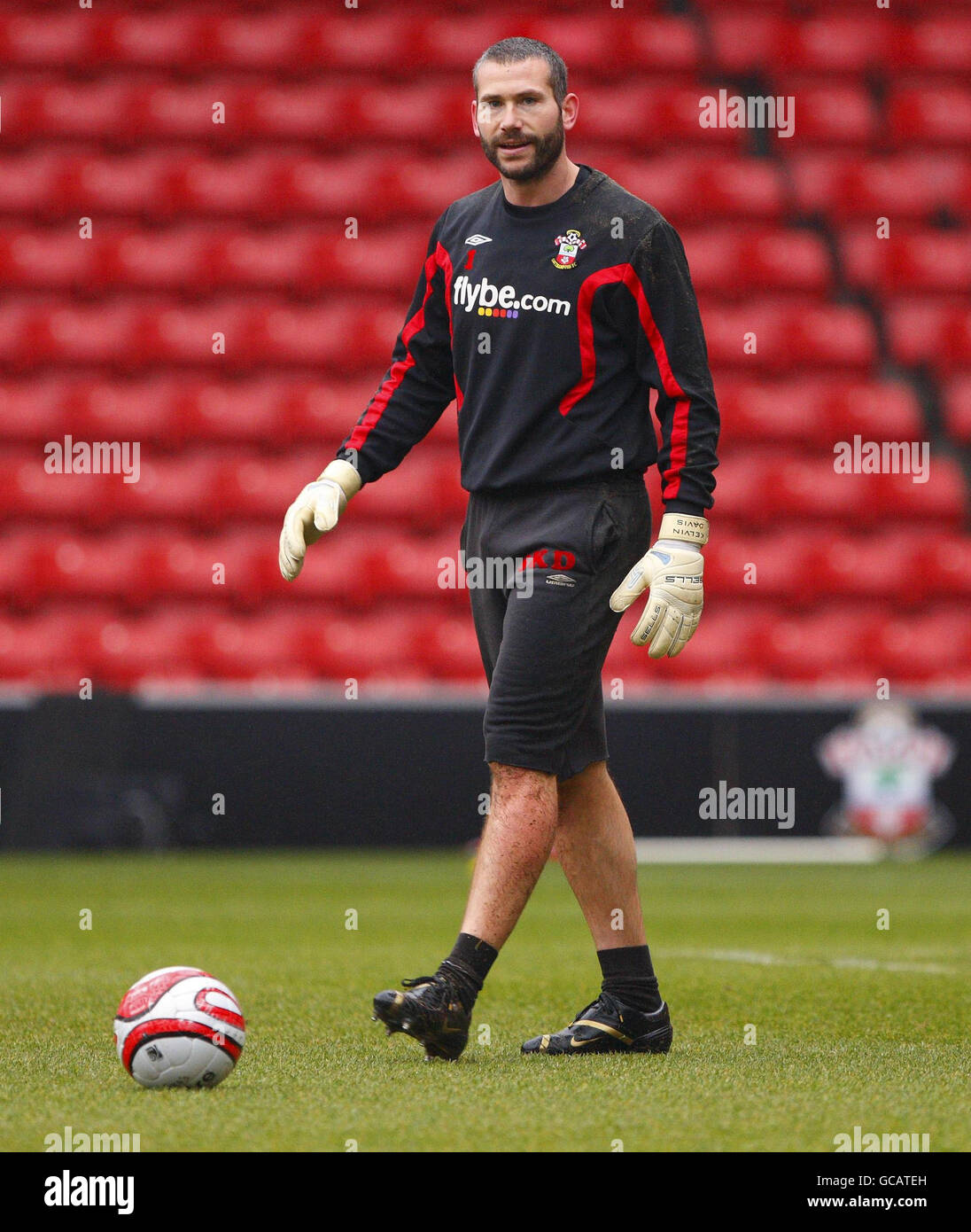 Southampton's Kelvin Davis during a training session at St Mary's ...