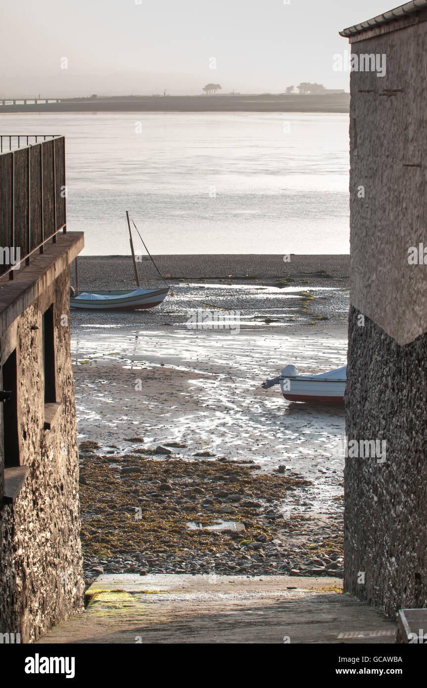 Narrow pathway between buildings leading to the beach Stock Photo - Alamy