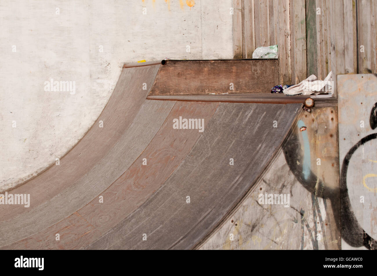 Empty skateboarding ramp at the skatepark Stock Photo - Alamy