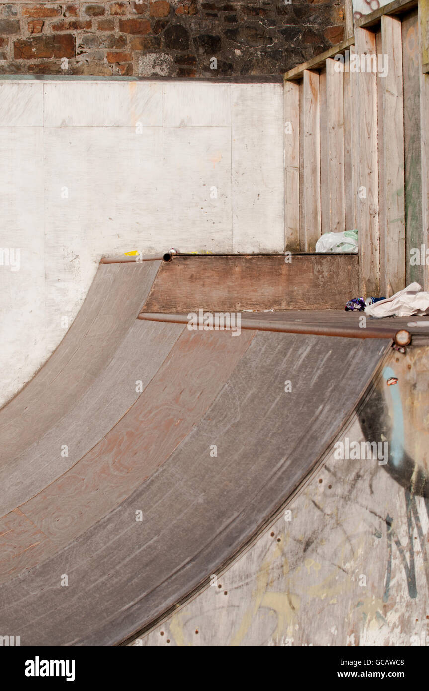 Empty skateboarding ramp at the skatepark Stock Photo - Alamy