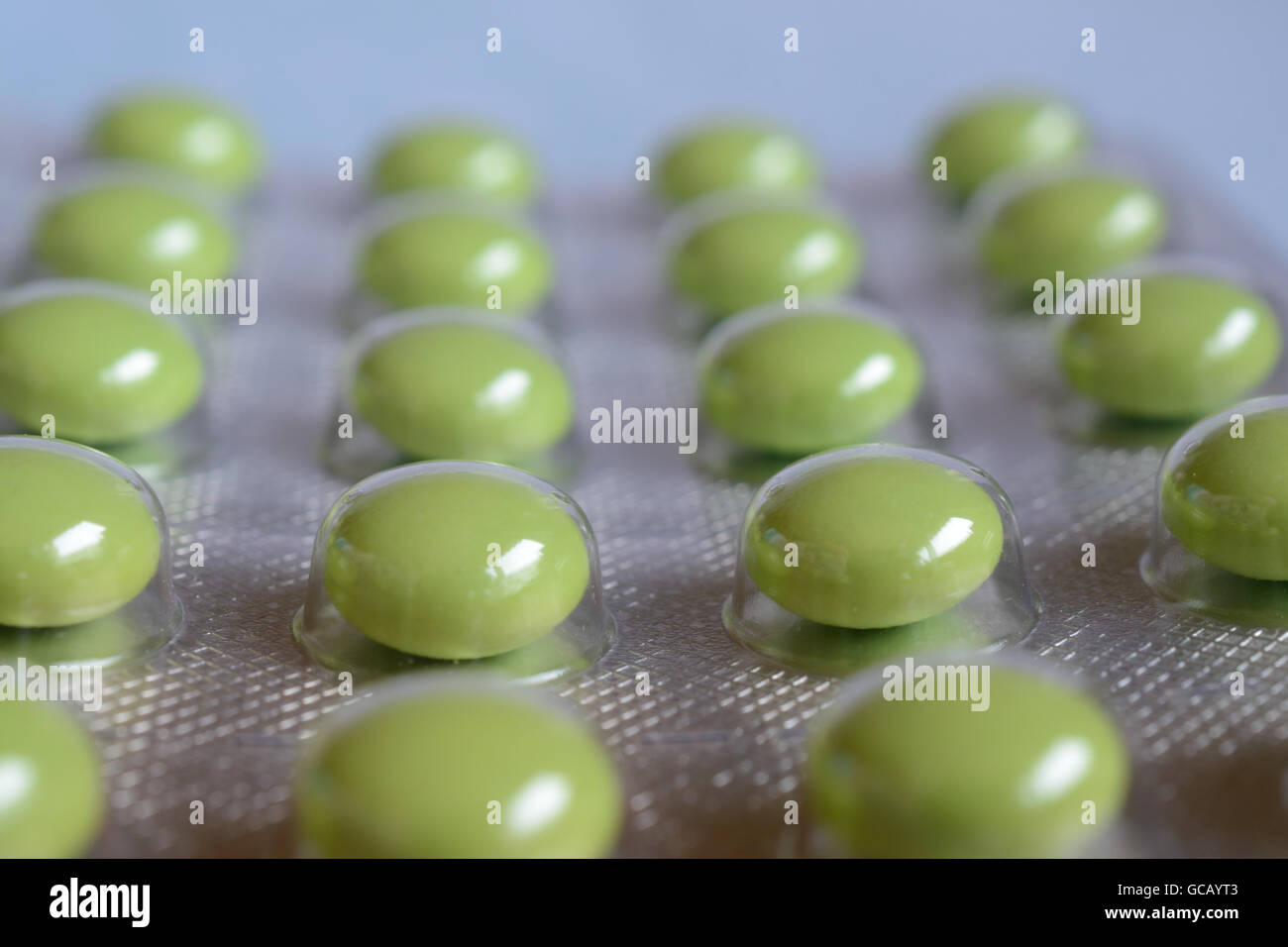 Green pills in blister pack hi-res stock photography and images - Alamy