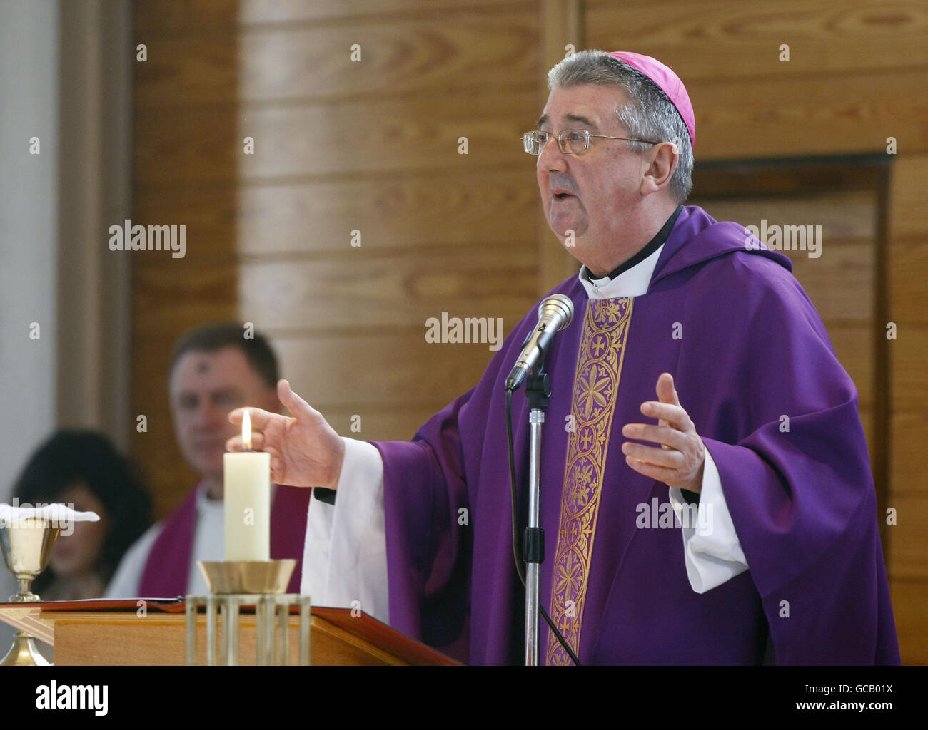 Bishops robe hi-res stock photography and images - Alamy