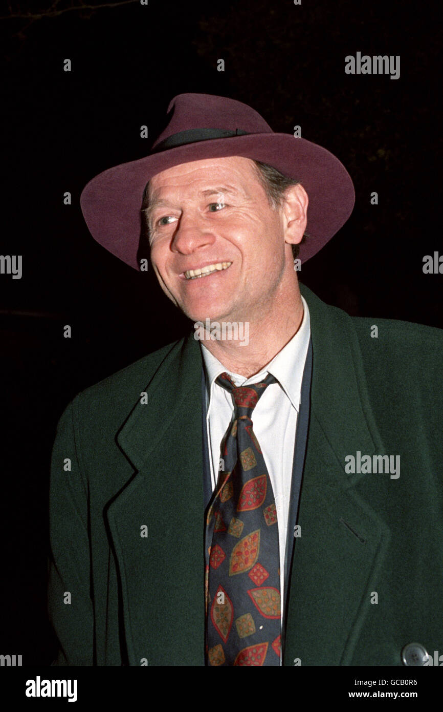 ALEX HIGGINS LEAVES TRIBUNAL Stock Photo - Alamy