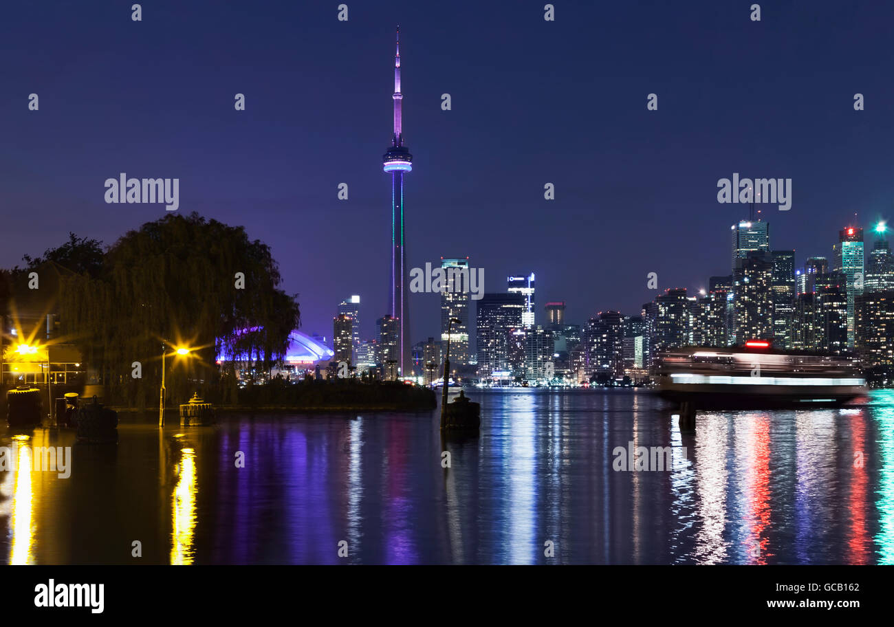 Motion blurred toronto skyline night hi-res stock photography and ...